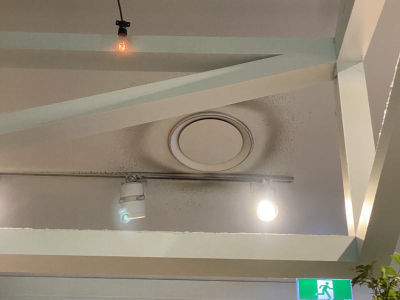 What’s going on with the AC in this Greek Taverna..? The Coanda effect ...